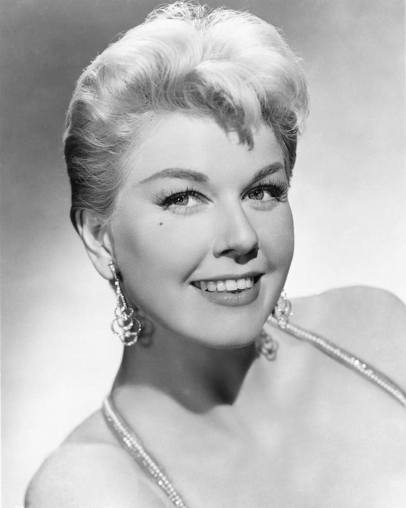 Doris Day Smiling Clasic Look 24x36 Classic Hollywood Poster - Walmart.com