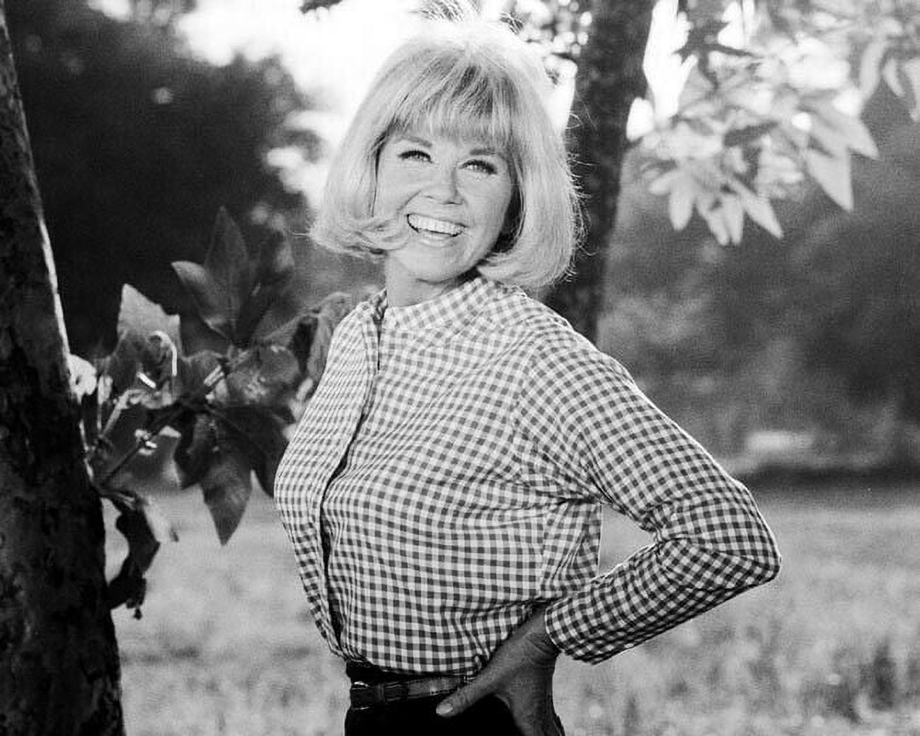 Doris Day smiling outdoor pose in checkered shirt Doris Day Show 8x10 ...