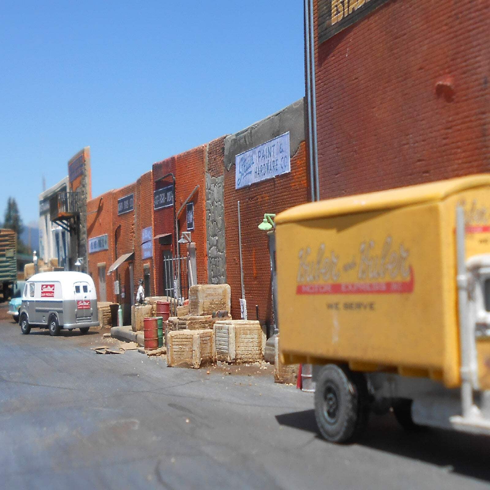 DISC Downtown Deco "Downtown Alleyway Flat" Structure Kit, HO Scale ...