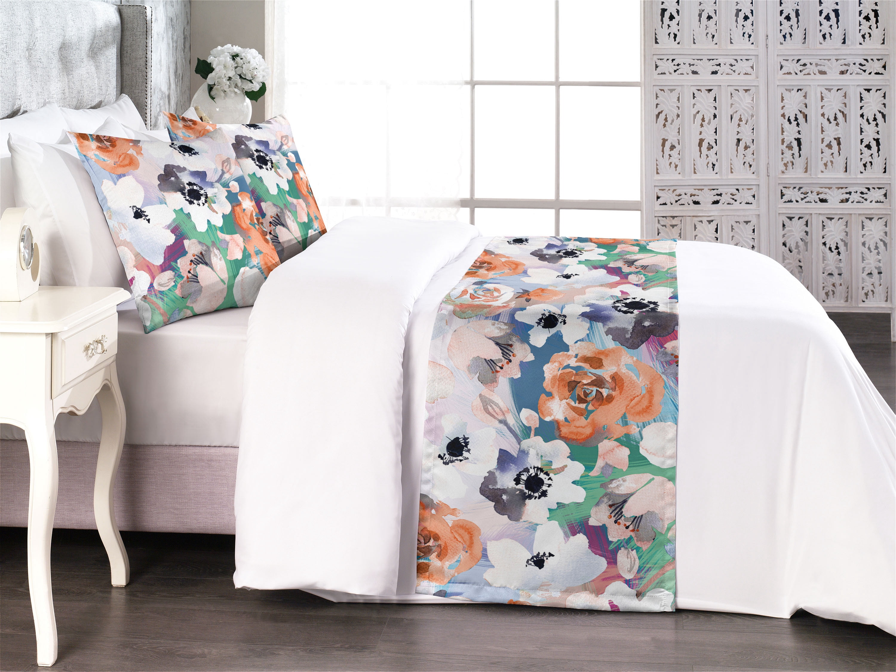 Dreamy Floral Bed Runner Set, Aquarelle Anemones and Daisy Flowers ...