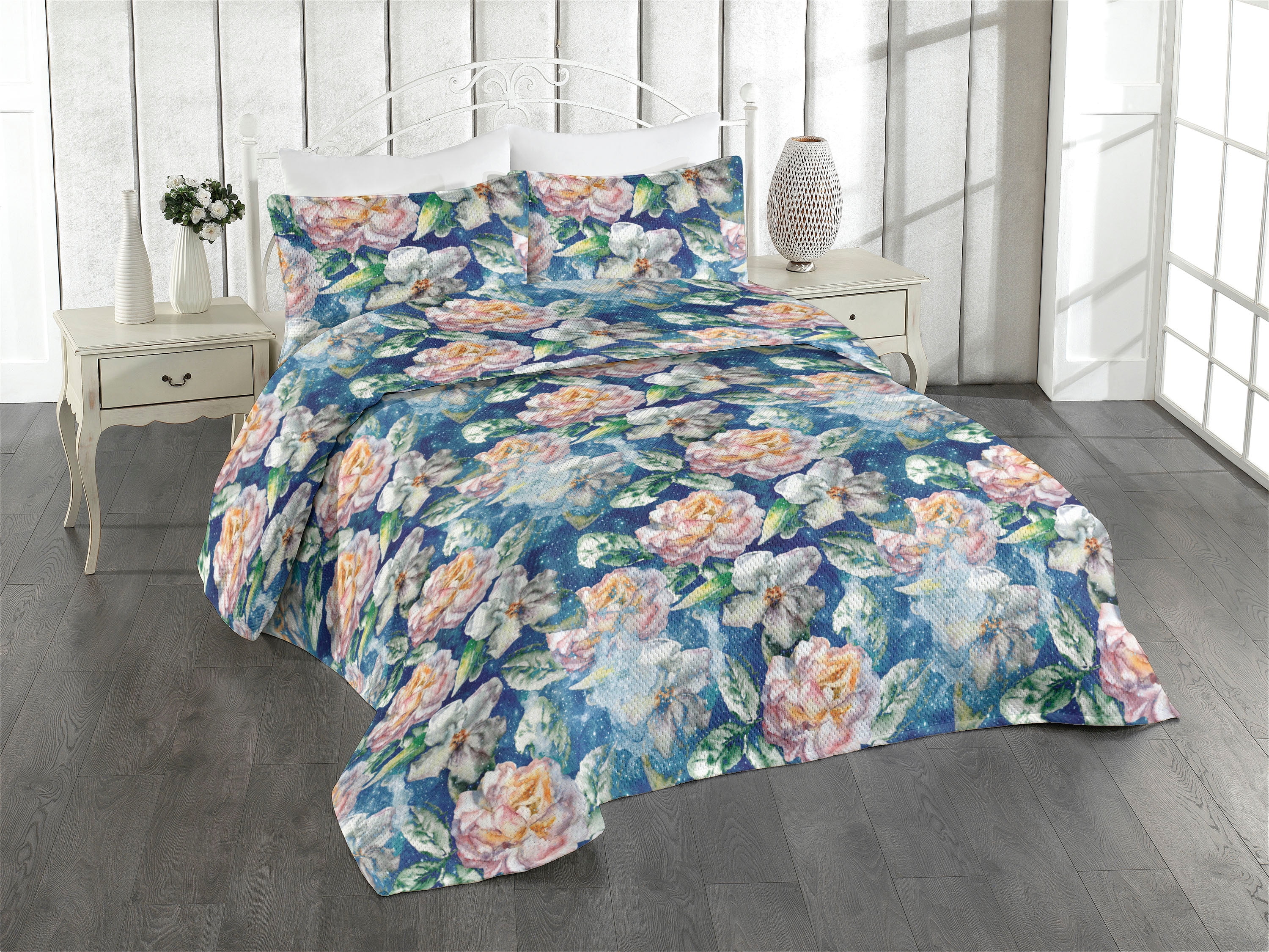 Dreamy Floral Coverlet, Outer Space Inspirations Blooming Flowers with ...