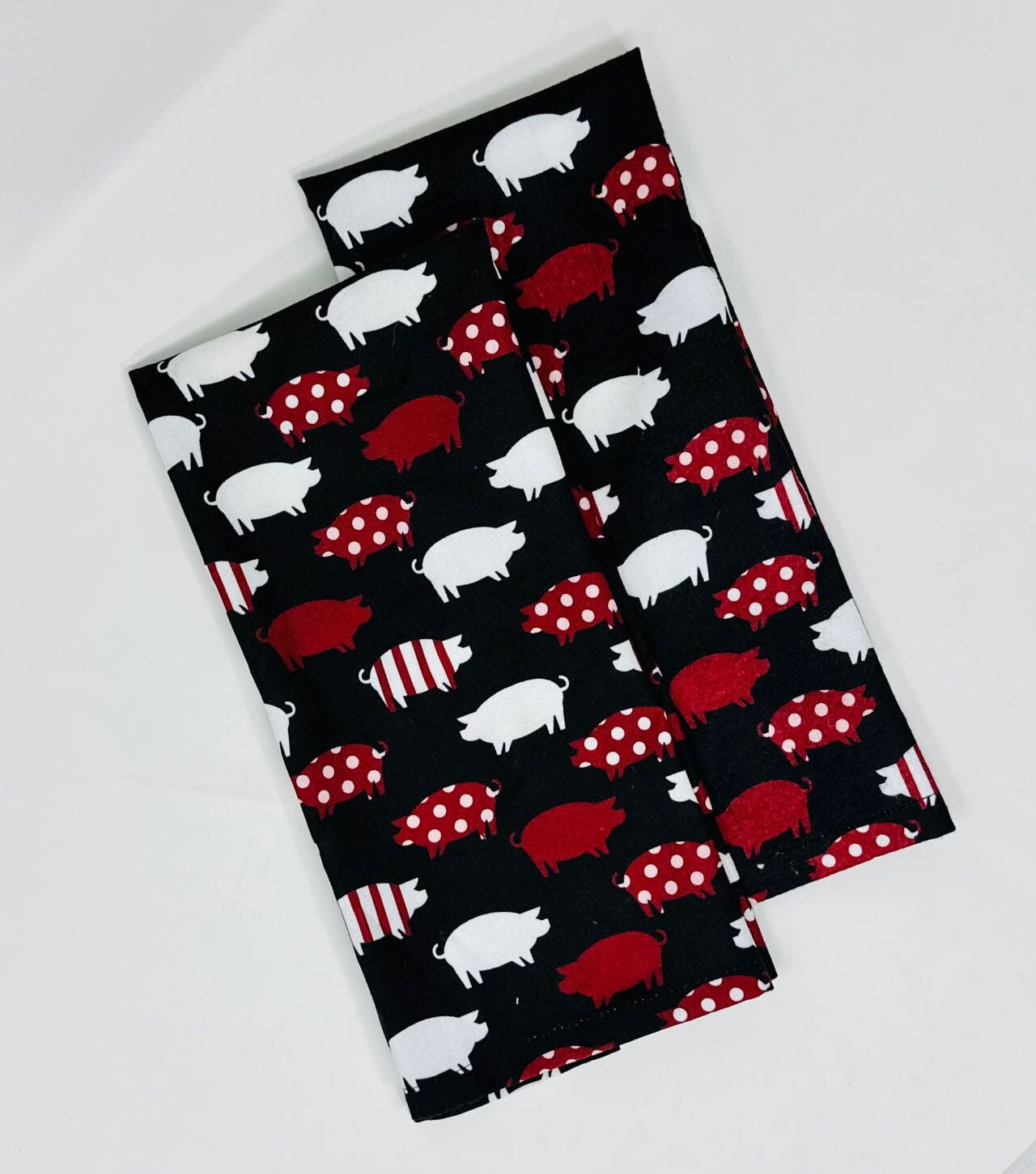Drew Derose Designs whimsical pig 2 towel set - Walmart.com