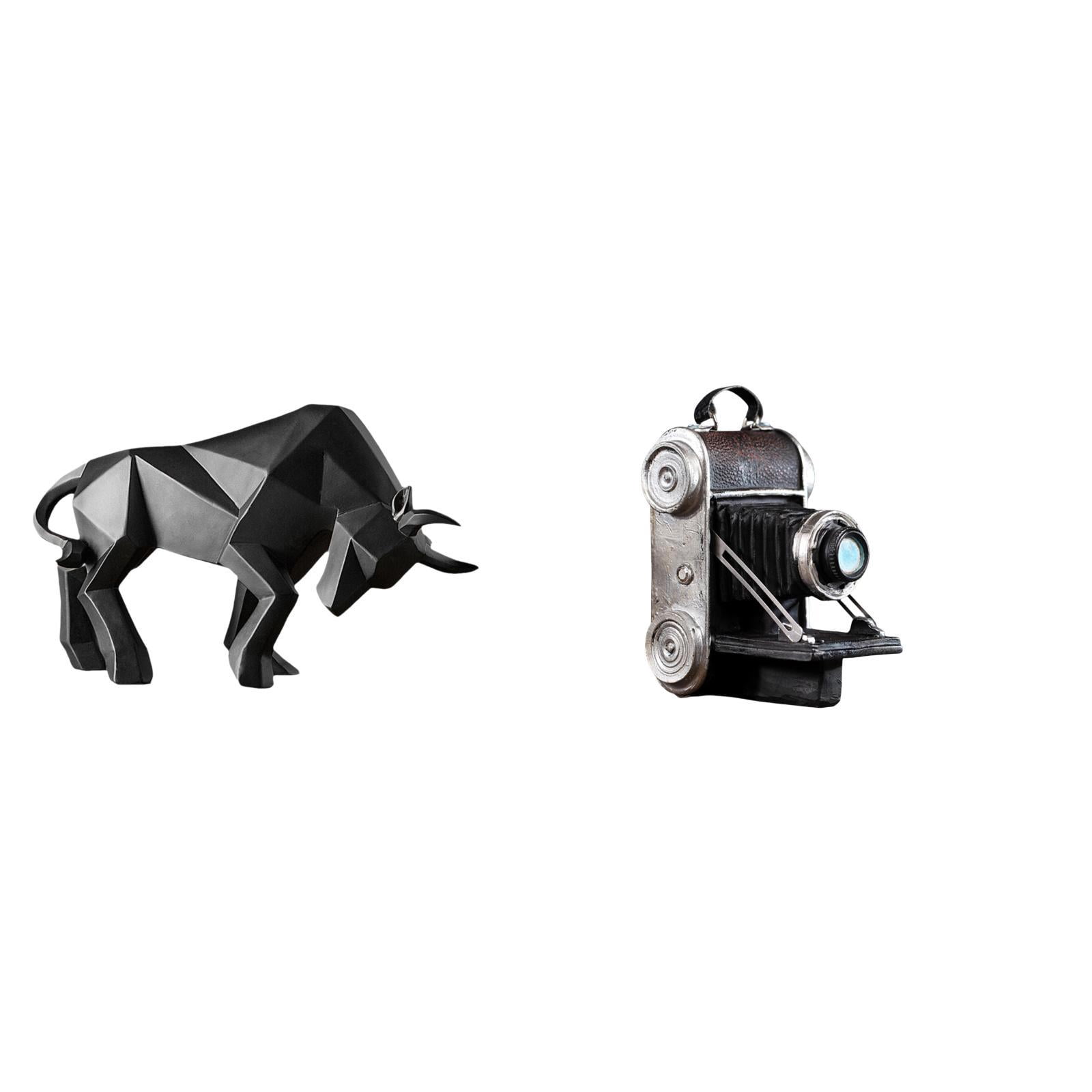 Dualoai Modern Resin Bull Camera Sculpture Unique Collectible Figurine ...