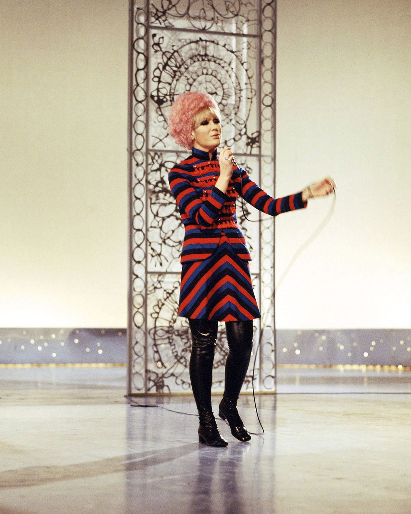 Dusty Springfield Colorful Glamour Outfit And High Heel Boots Singing ...
