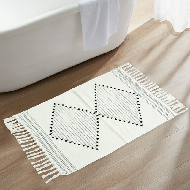 Dznils White Boho Bathroom Rugs, Farmhouse Geometric Polyester Bath Mat ...