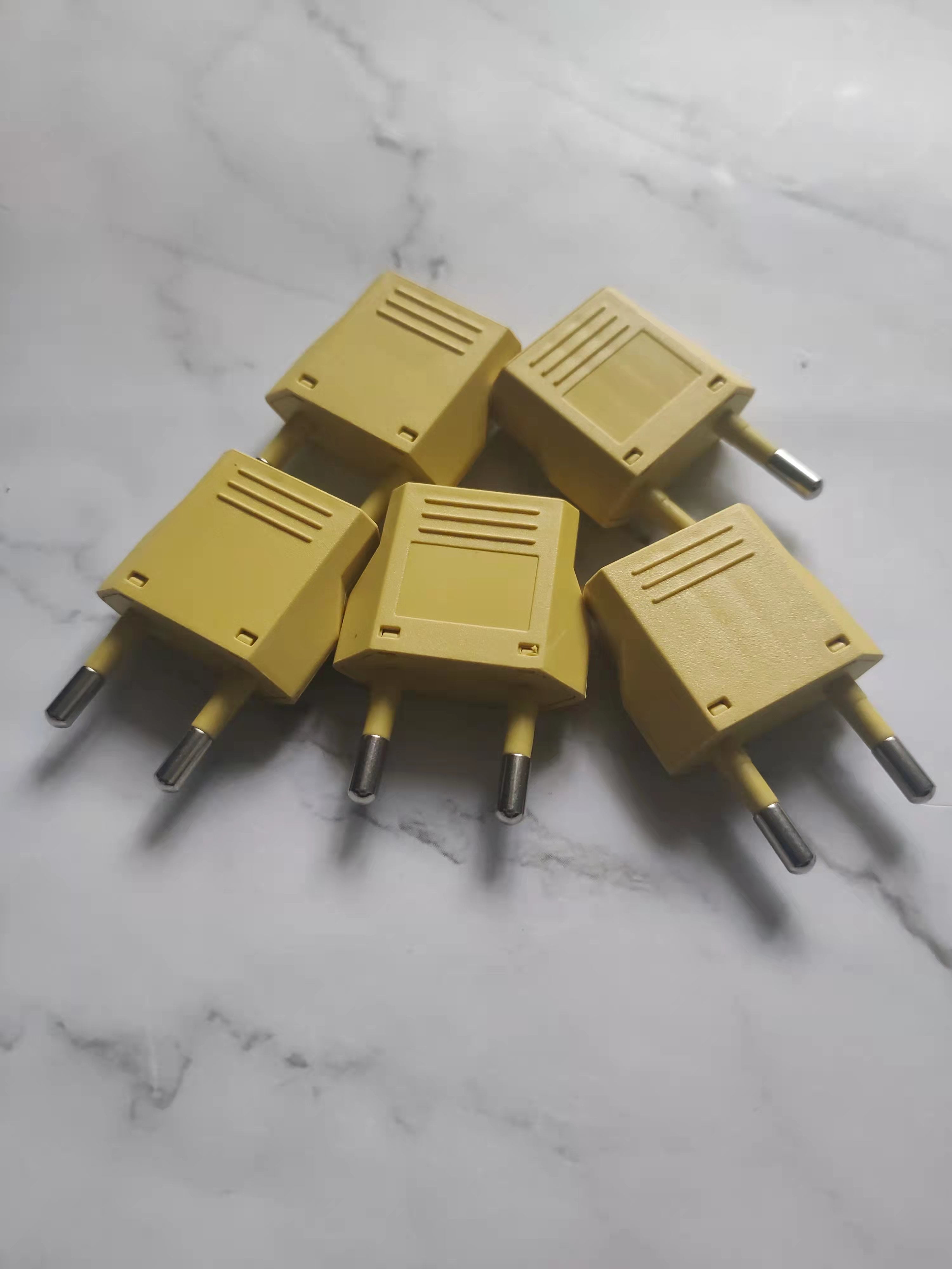 ECOOLBUY Plastic Plug for home Light Duty Polarized Electrical Plug ...