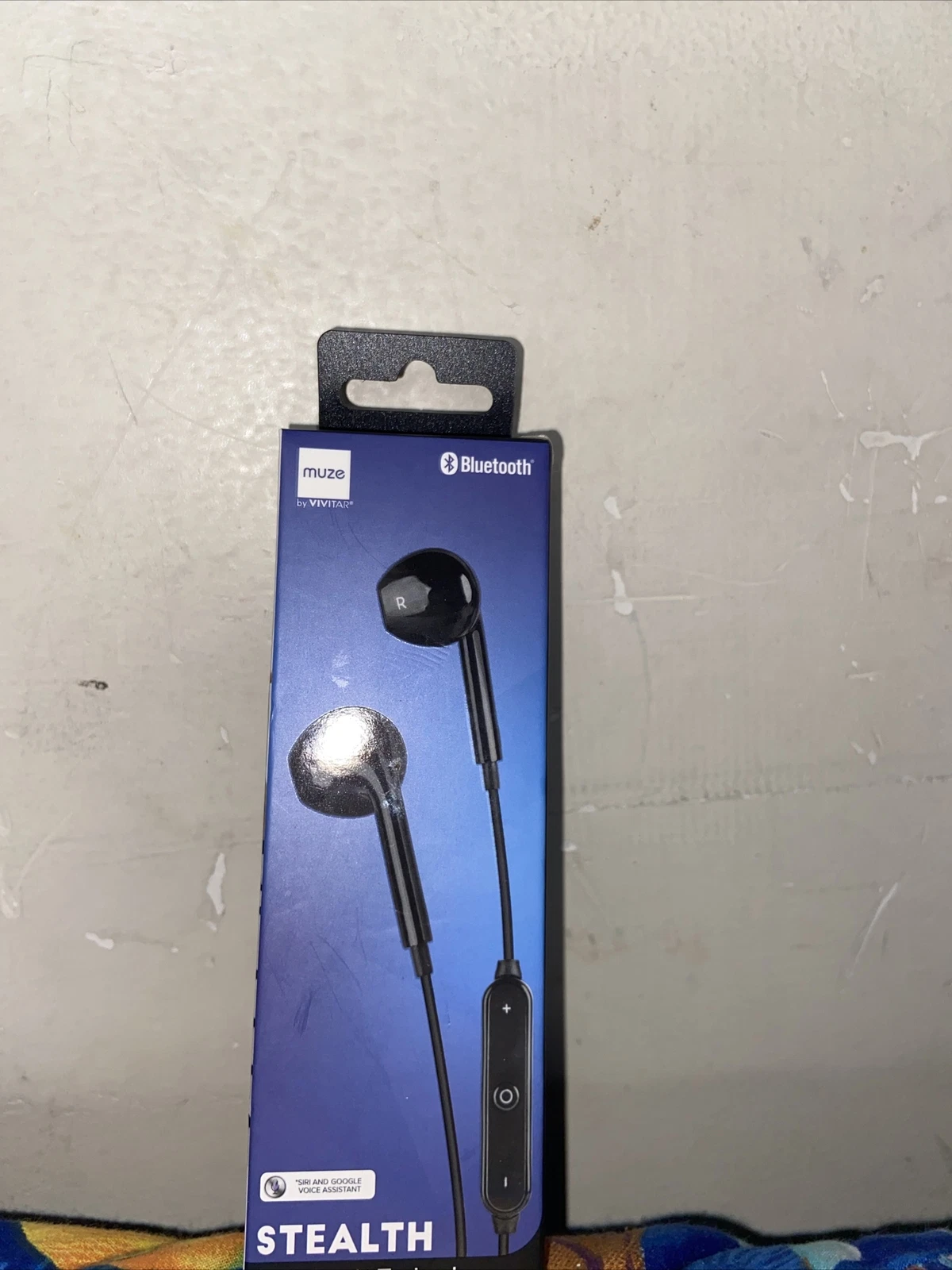 ELARA- Bluetooth Stealth Stereo Earbuds Muze By Vivitar-Black Hands ...