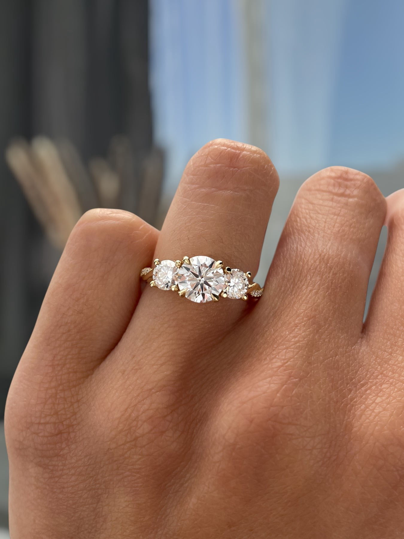 ESTE ORIGIN 2.00 Ct Round Cut Moissanite Trilogy Engagement Ring ...