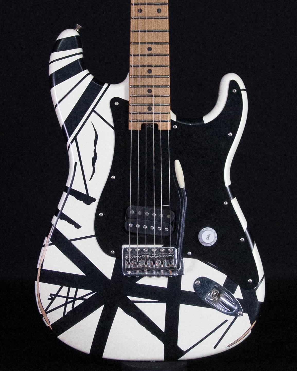 EVH Striped Series '78 Eruption, Maple FB with Bag, White with Black ...