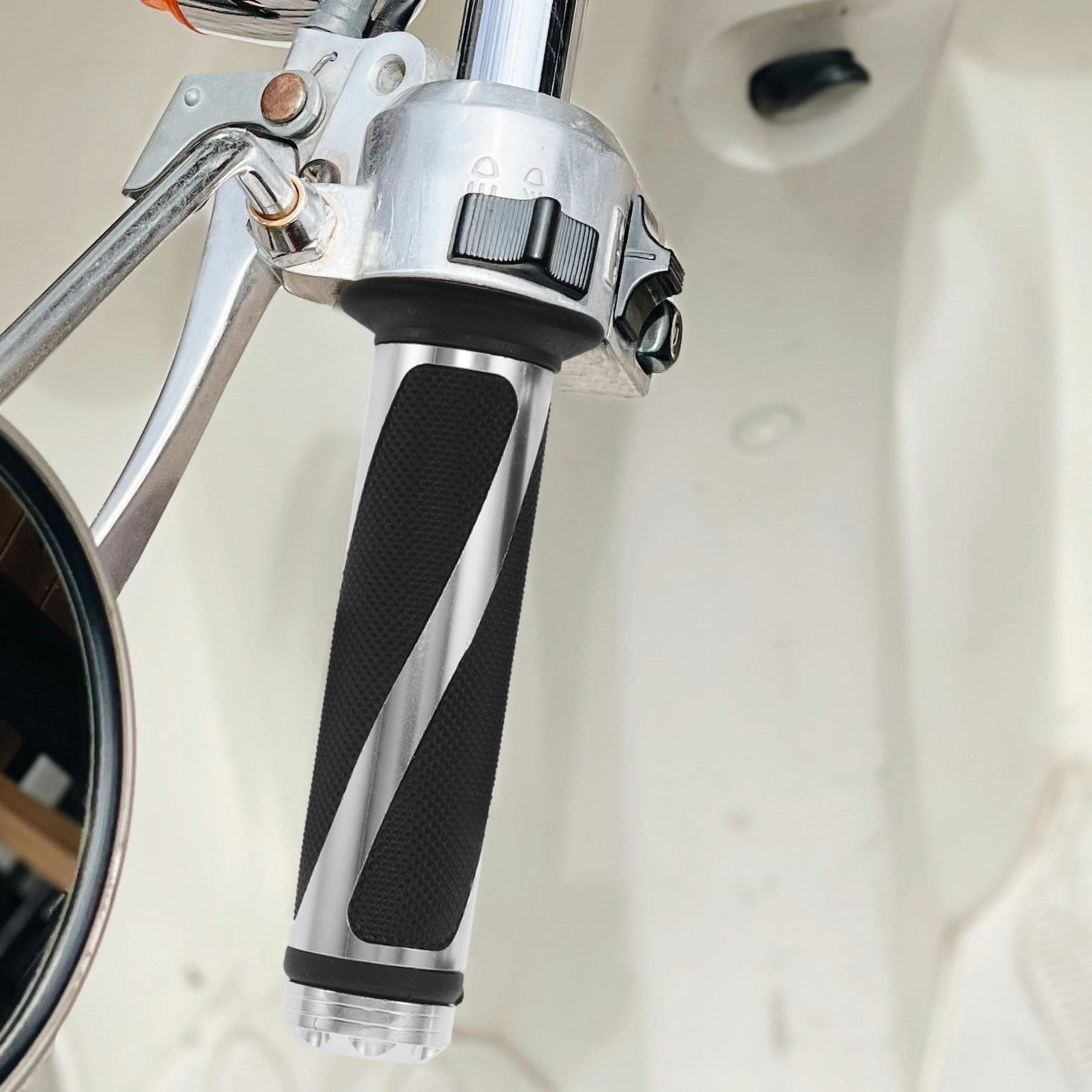 EXHUMKY Bike Handlebar Grips 1 Pair Slip Resistant Texture Practical ...