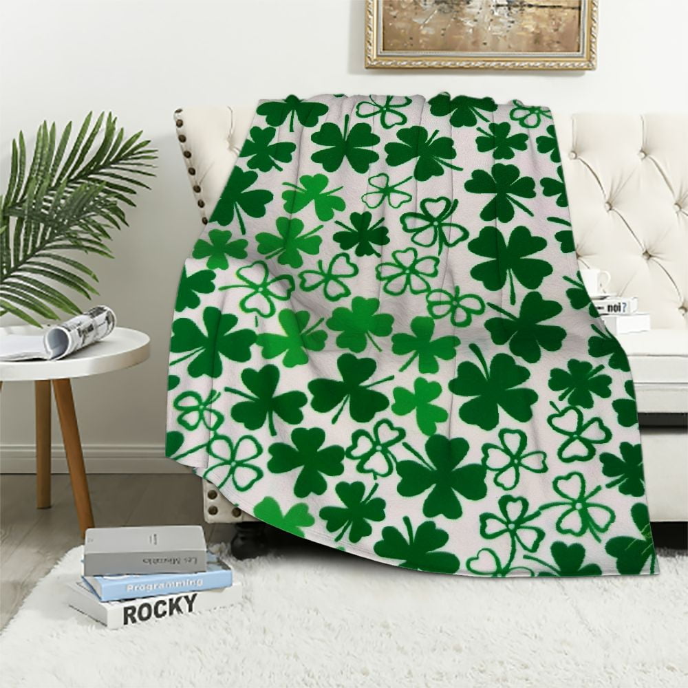 EastSmooth Soft Throw Blanket: Greens of and Shamrocks Design (Shamrock ...