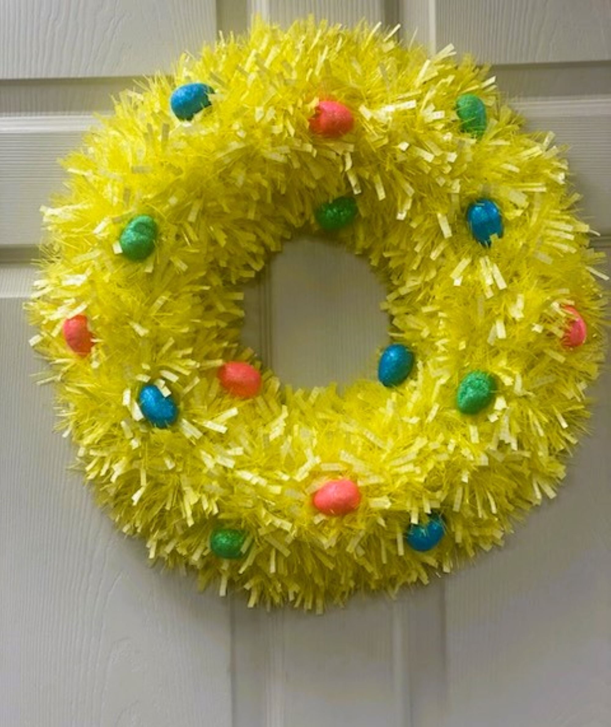 Easter Tinsel Wreath with Eggs, Yellow - Walmart.com