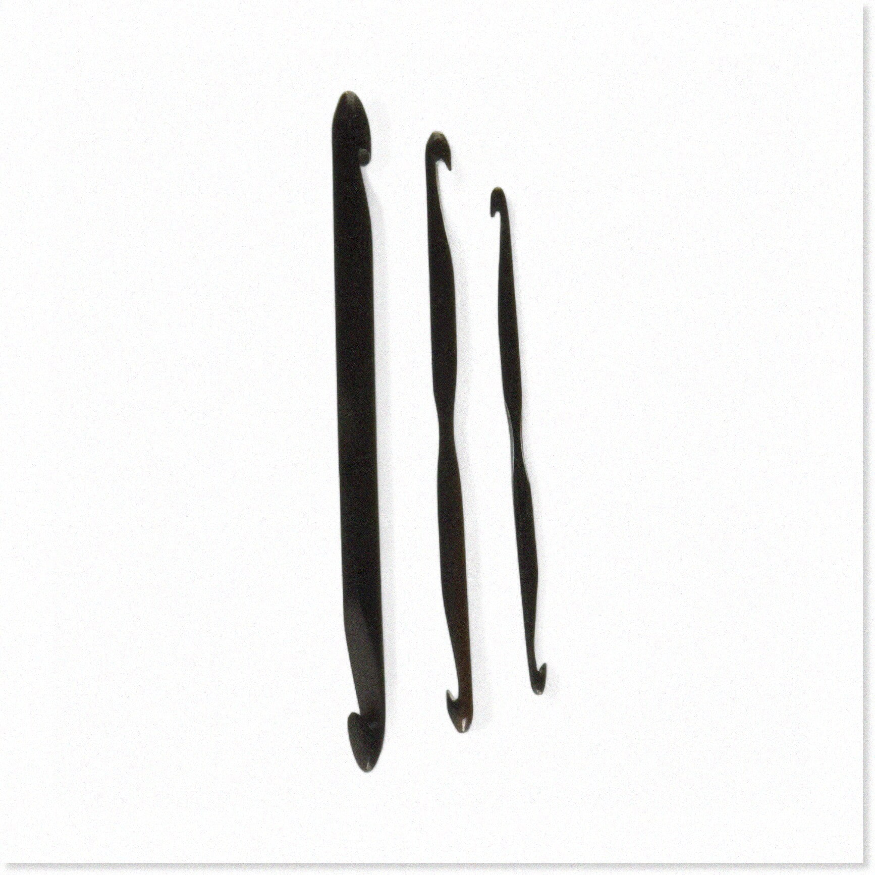 Ebony Twist Trio: Double End Crochet Hook with Center Indent, 3-Pack ...