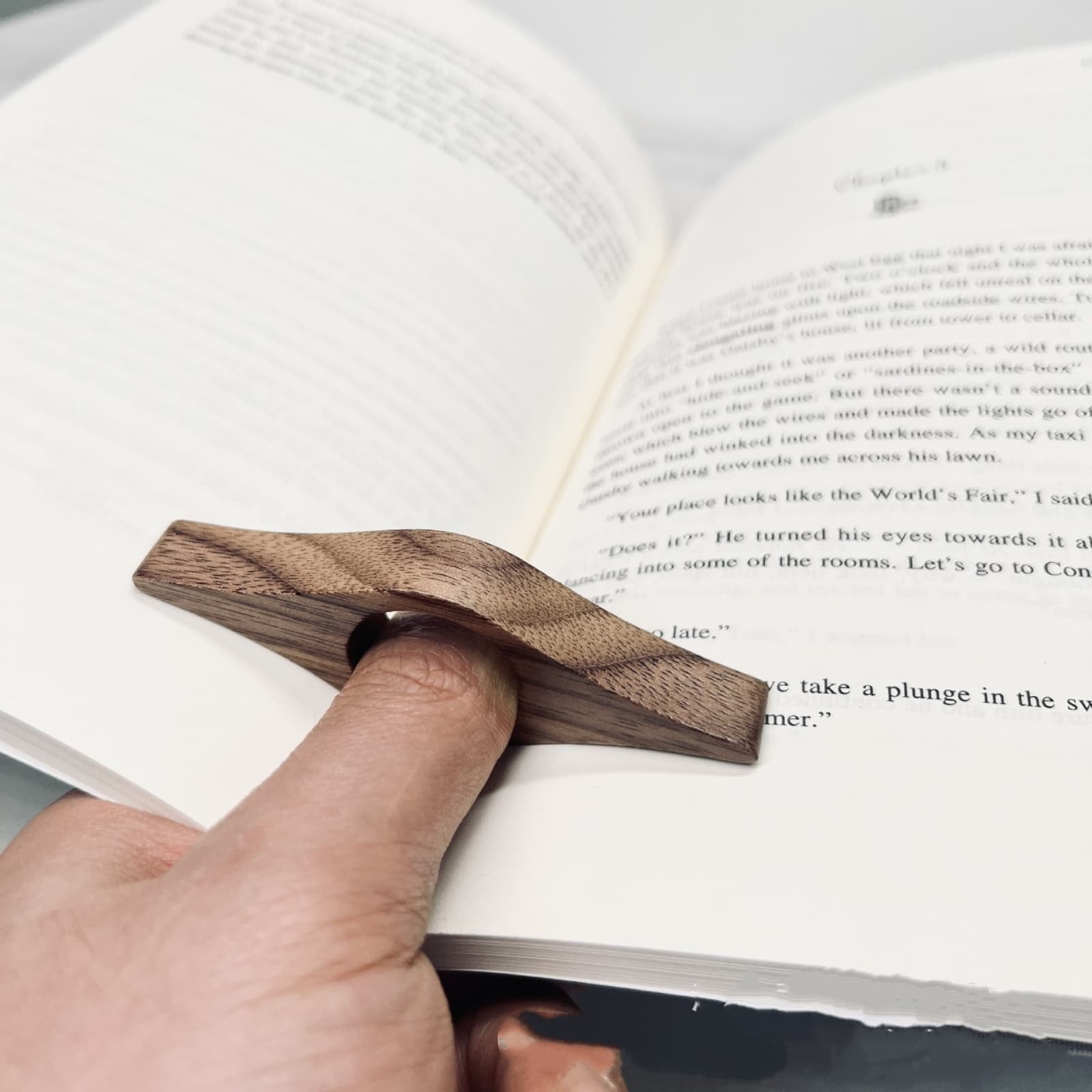 Eespoir Solid Wood Thumb Book, Book Prop Display, Reading Accessory ...