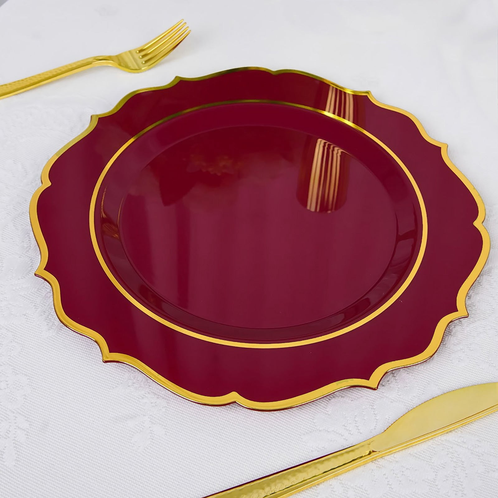 Efavormart 10 Pack | 10" Burgundy Plastic Dinner Plates Disposable ...