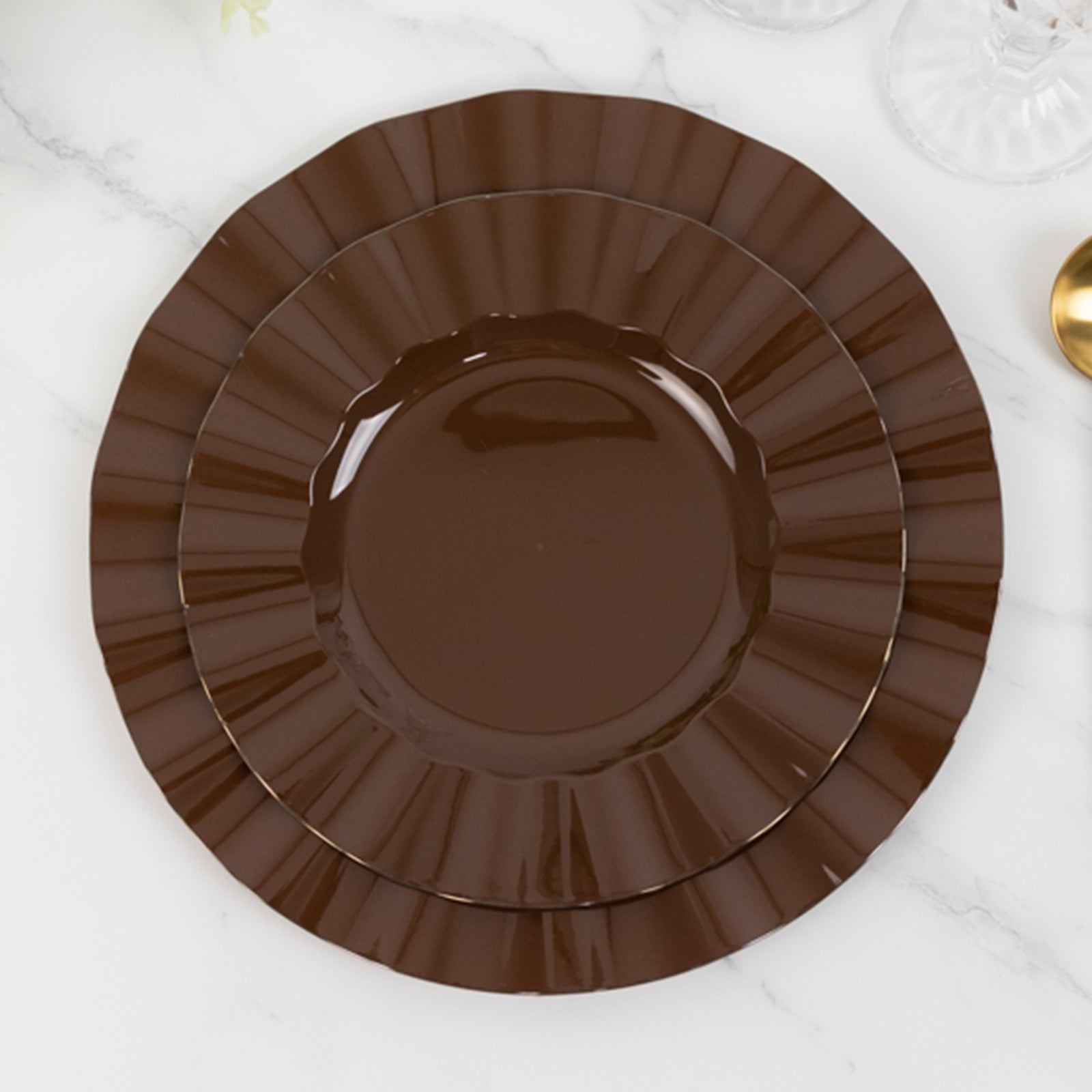 Efavormart 10 Pack Hard Plastic Dinner Plates with Gold Ruffled Rim ...