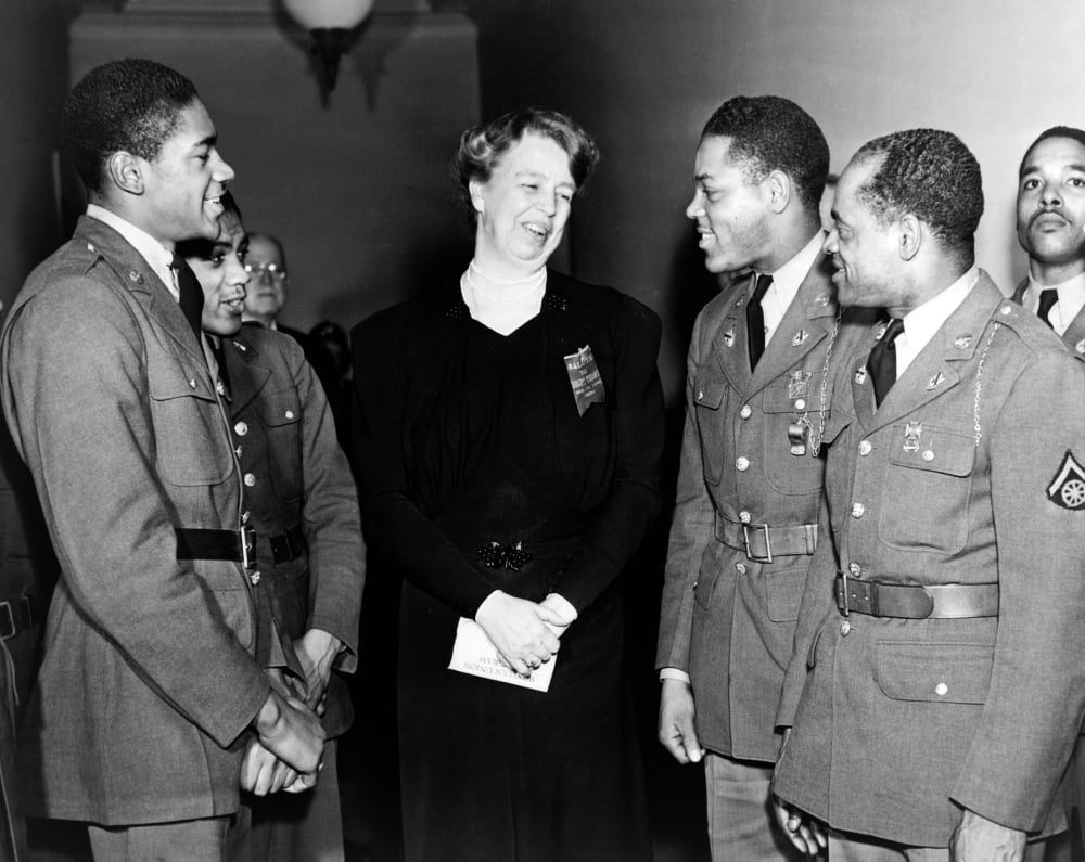 Eleanor Roosevelt Greets African American Troops Roosevelt Shortly ...