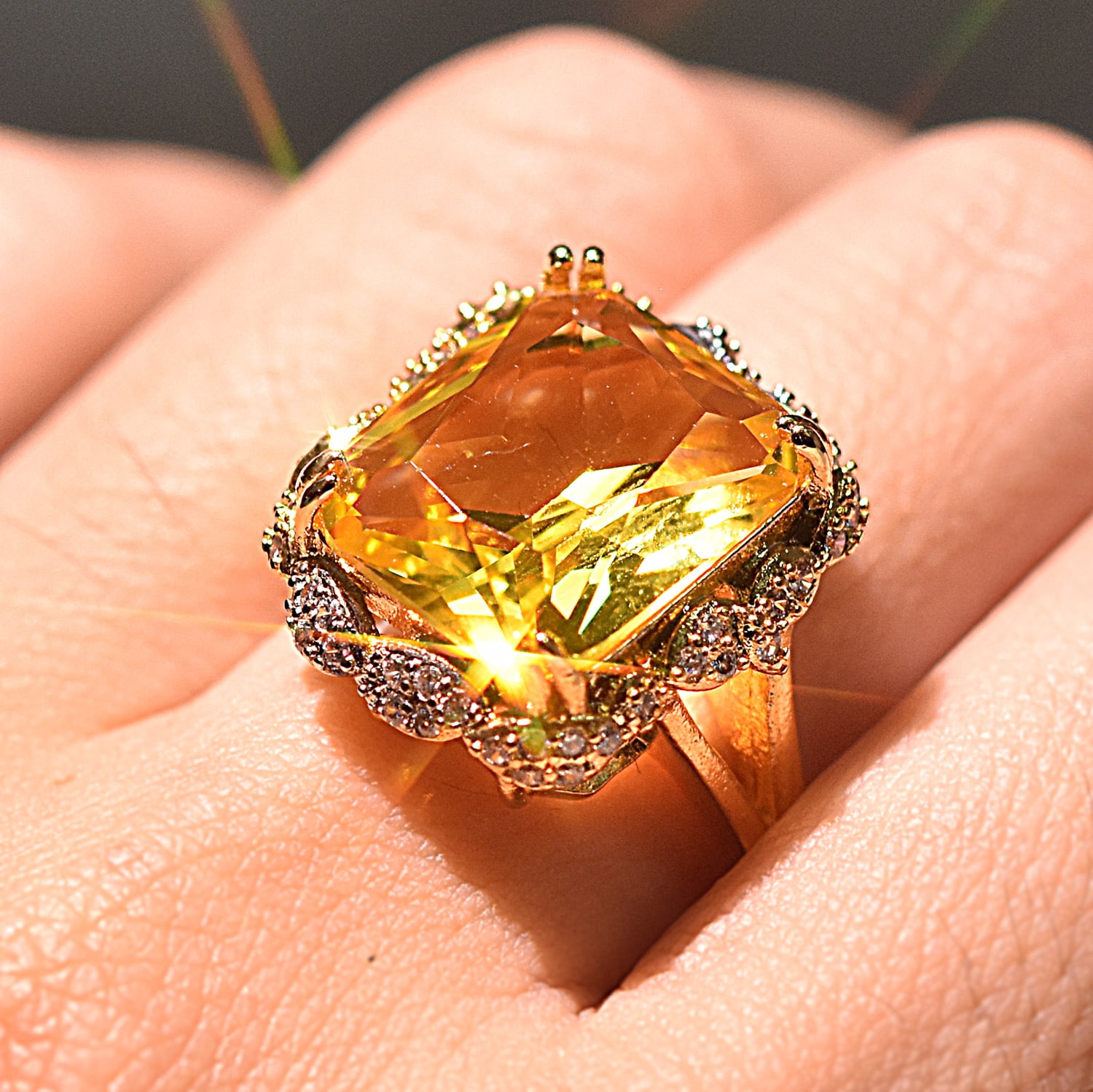 Elegant Huge Natural Tanzanite Cocktail Ring 18k Gold Shiny Champagne ...