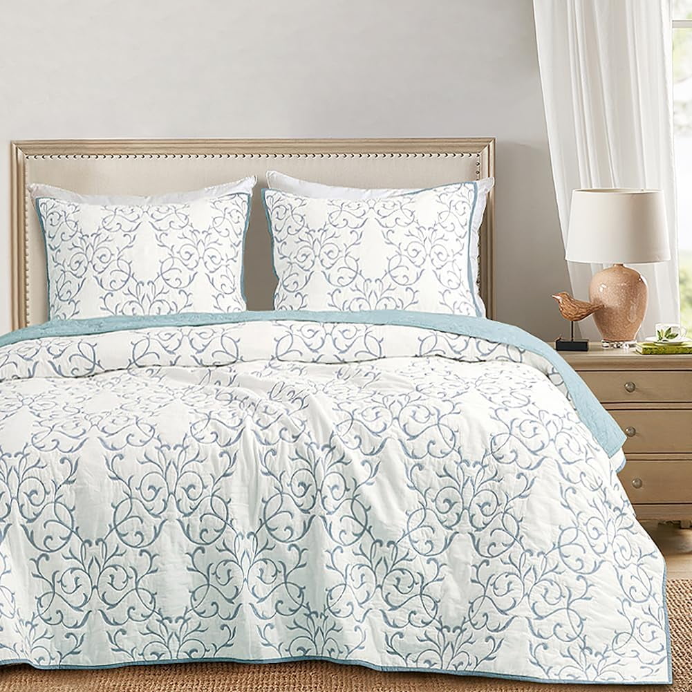 Elegant King Size Bedspread Set with Reversible Quilt, Light Blue ...