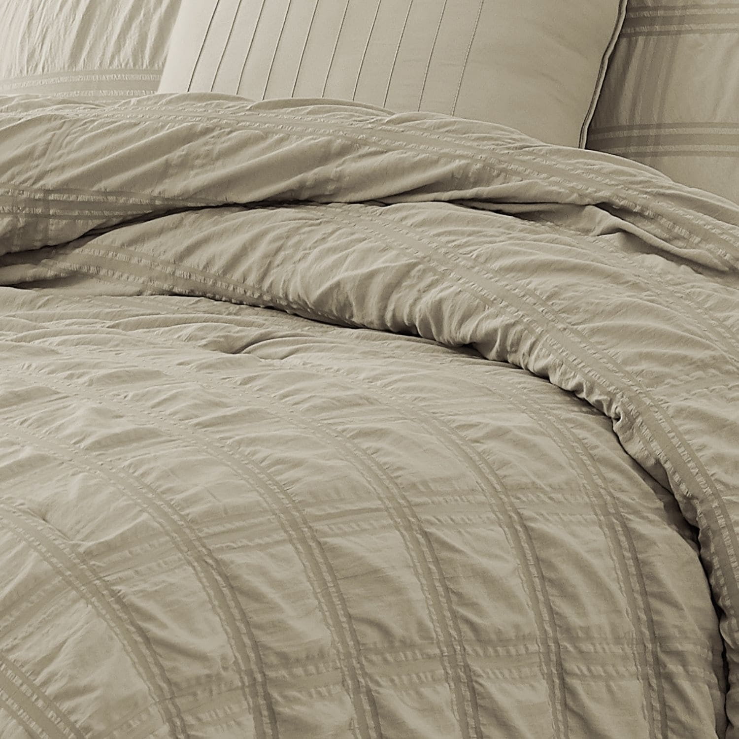 Eliza Modern Bedding: 4pc King Size Seersucker Comforter Set in Tan ...