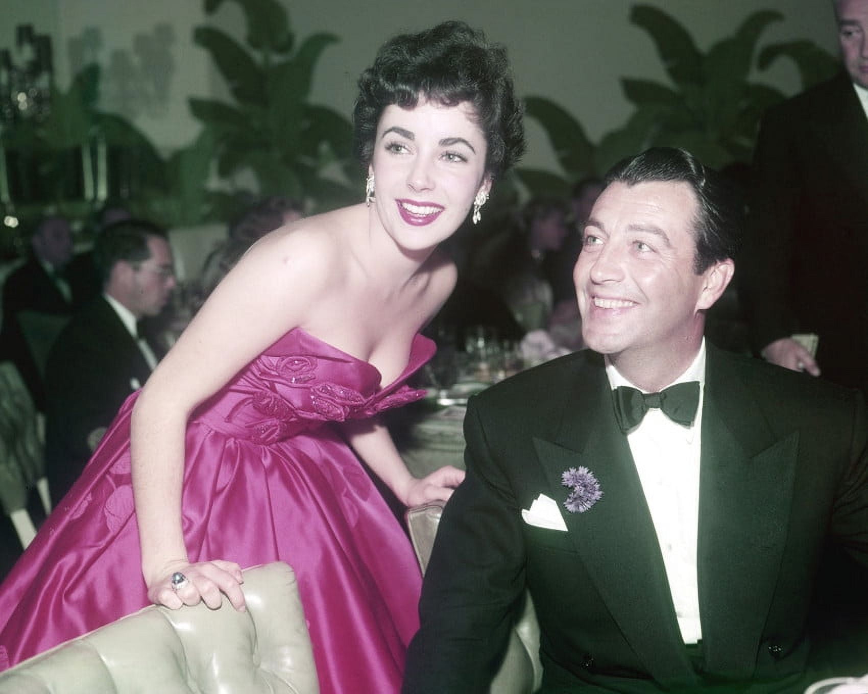 Elizabeth Taylor Robert Taylor in low cut red dress candid circa 1950 ...