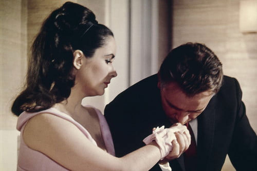 Elizabeth Taylor and Richard Burton in The V.I.P.s 24x36 Poster ...