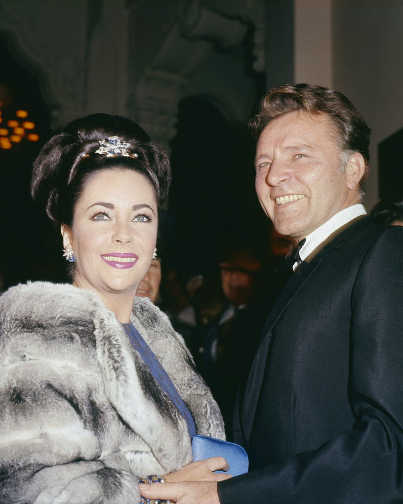 Elizabeth Taylor in fur coat with Richard Burton 1960's 24x36 Movie ...