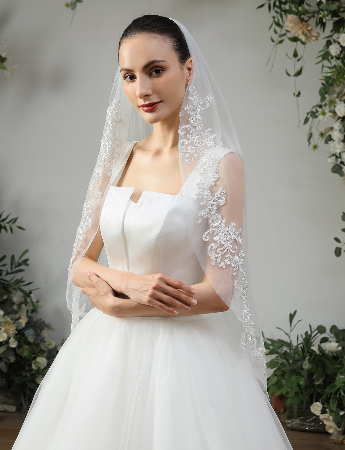 EllieWely 1 Tier Fingertip Length 90 cm(35 inch) Lace Edge Wedding ...