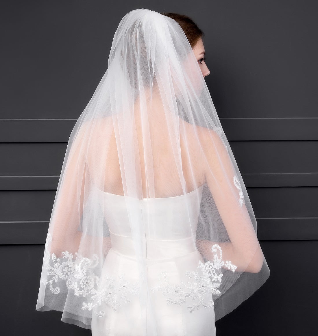 EllieWely 2 Tier Fingertip Length 90 cm(35 inch) Crystal and Lace Edge ...