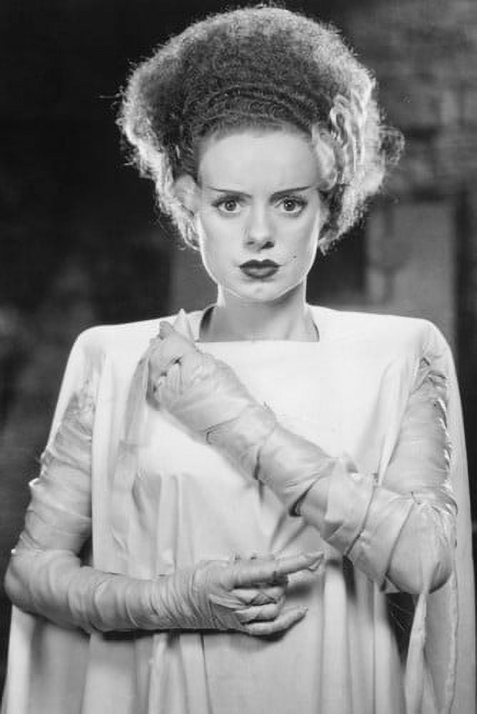 Elsa Lanchester iconic pose as Mary Shelley The Bride of Frankenstein ...
