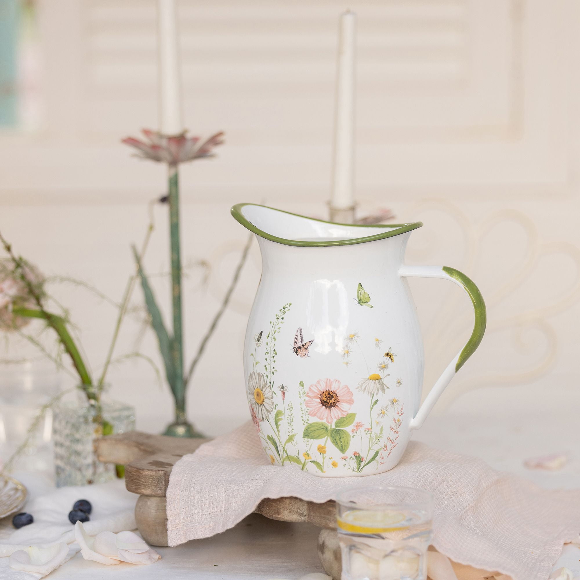 Enamel Pitcher 1.2 Qt, Vintage White Enamelware Water Pitcher Serving ...