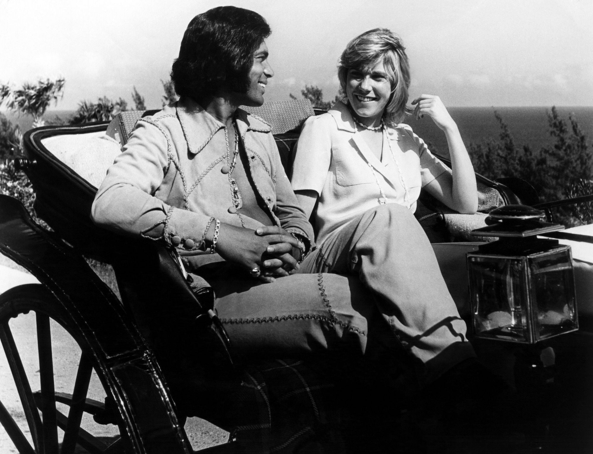 Englebert Humperdinck And Ann Murray Take A Ride In An Old-Fashioned ...