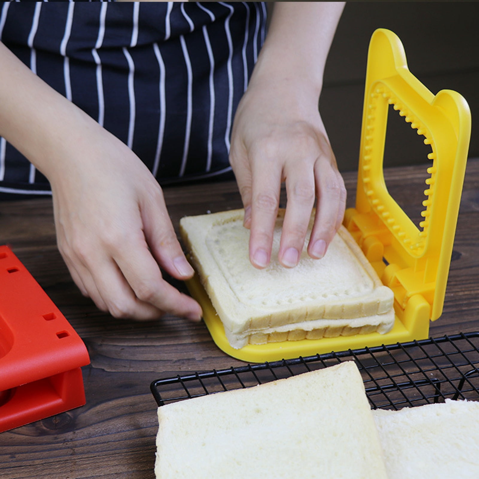 Eoperou Sandwich Cutter And Sealer - 2-in-1 Square Round Sandwich Maker ...