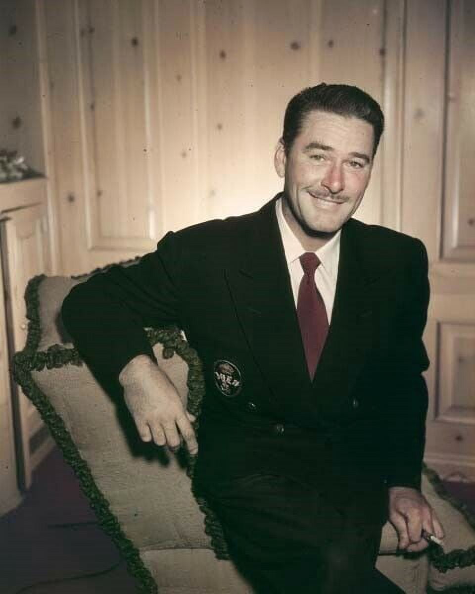 Erroll Flynn looks suave in suit and tie with charasmatic smile 8x10 ...