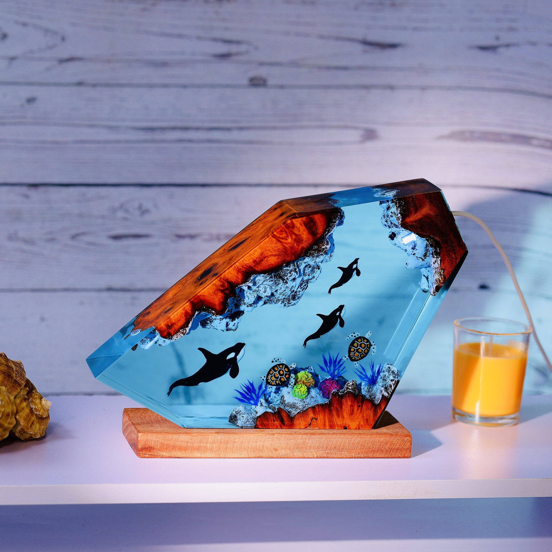 European and American hot-selling killer whale and turtle resin lamp ...