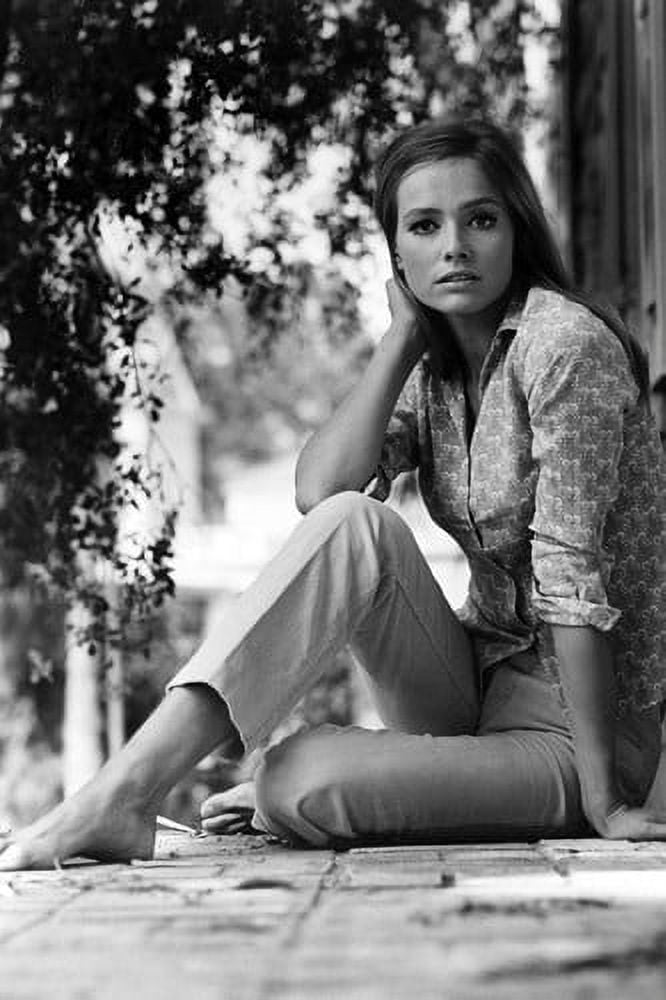 Eva Renzi in The Pink Jungle barefoot glamour portrait 24x36 Poster ...