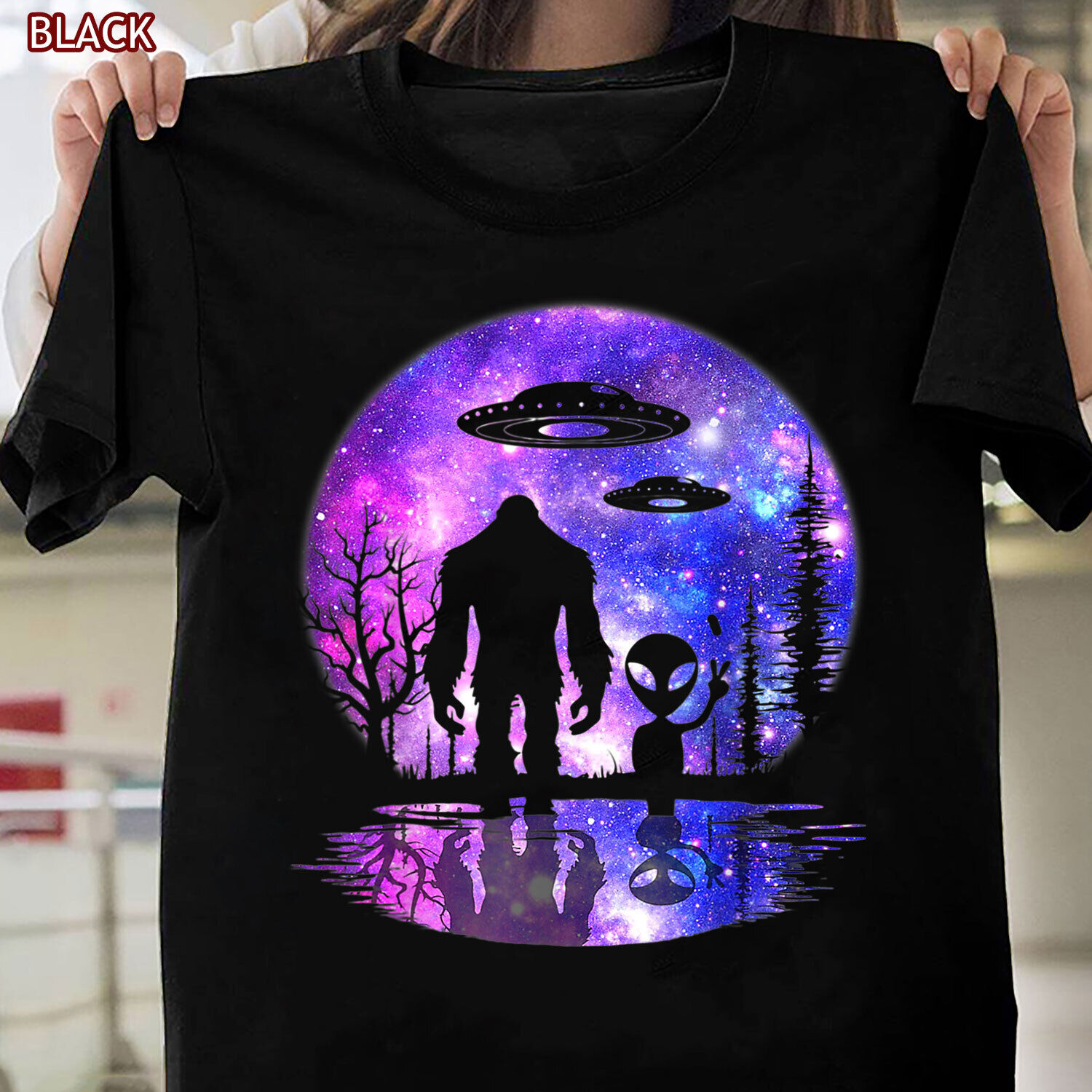 EverFind Alien And Bigfoot Full Moon Sasquatch UFO T-Shirt for Men ...