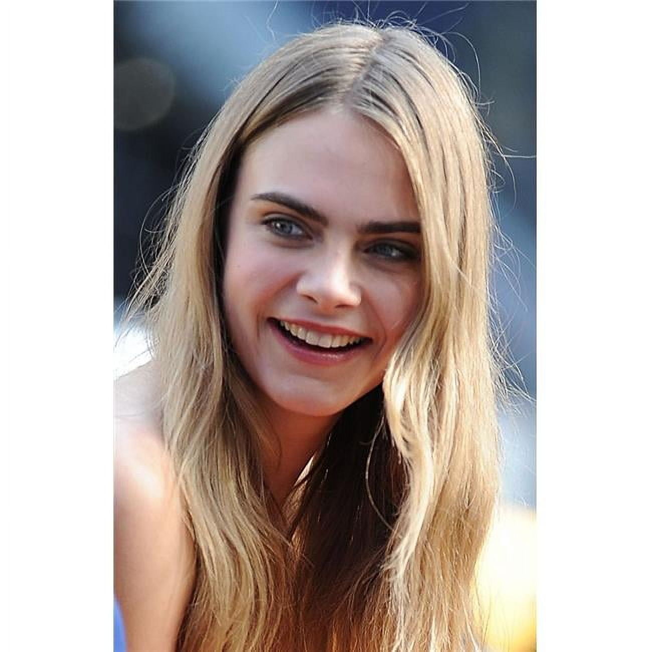 Everett Collection EVC1314O04KH015H Cara Delevingne On Location for ...