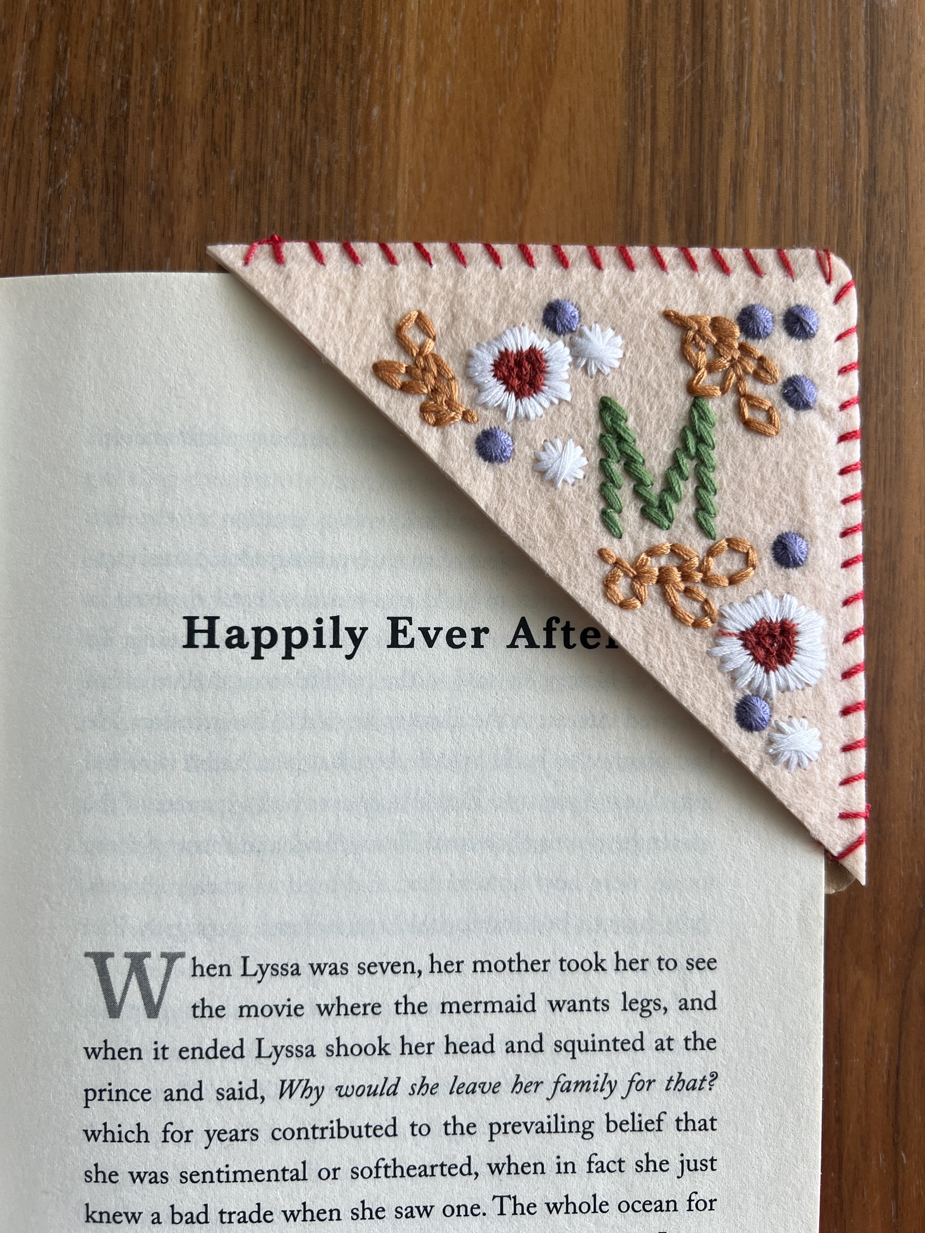 Everyble Personalized Hand Embroidered Corner Bookmark - Shipping from ...
