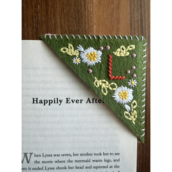 Everyble Personalized Hand Embroidered Corner Bookmark - Shipping from ...