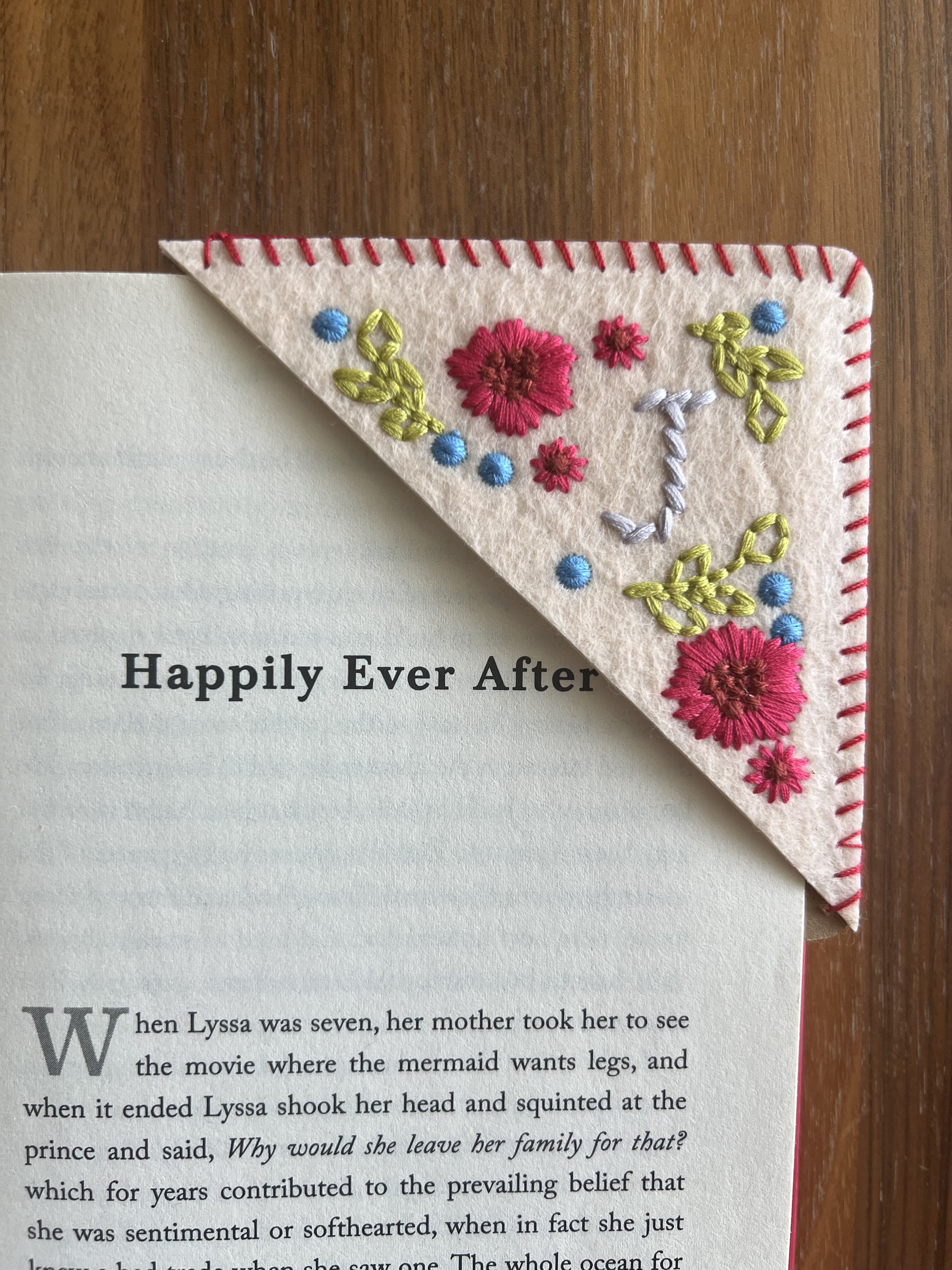 Everyble Personalized Hand Embroidered Corner Bookmark - Shipping from ...