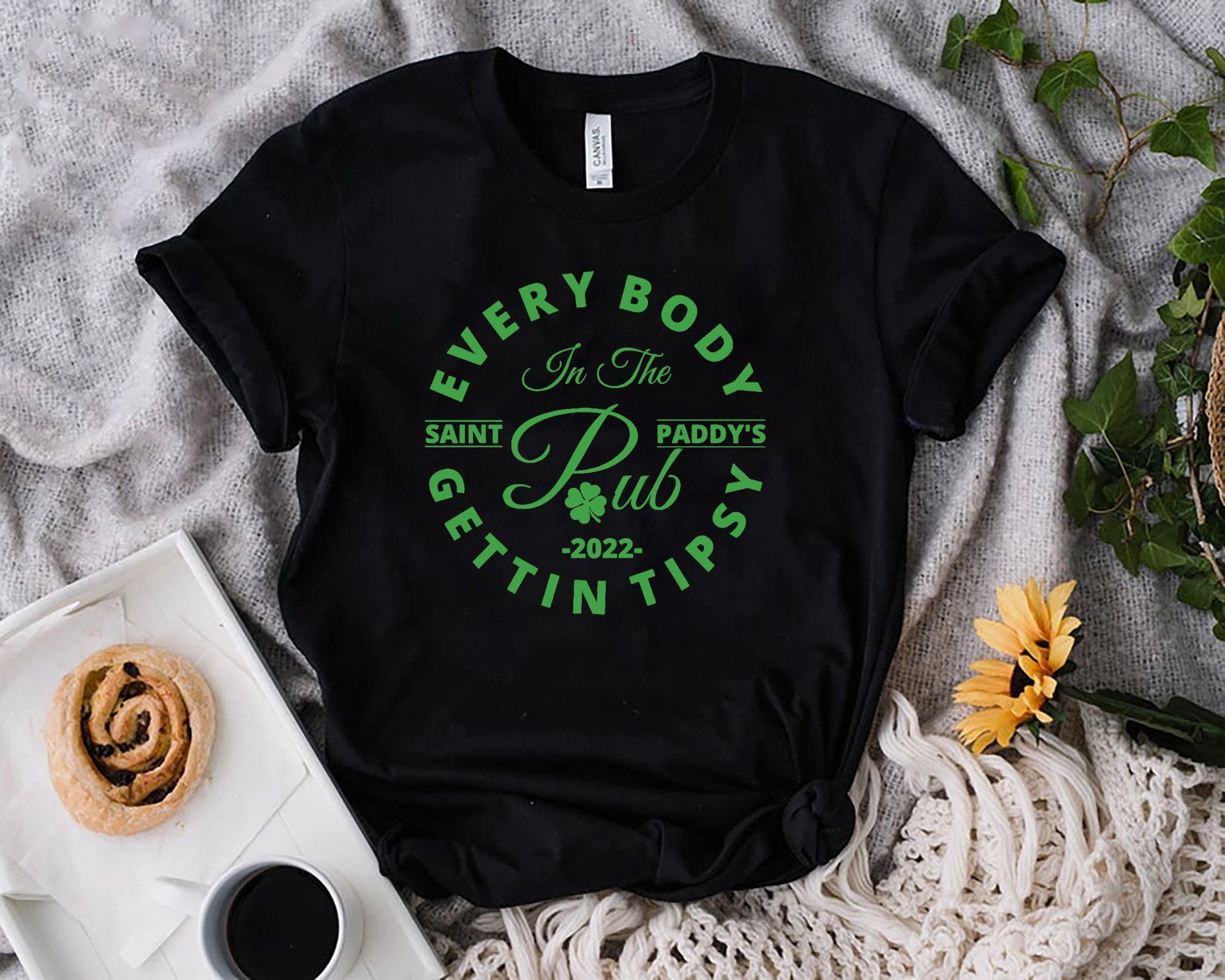 Everybody In The Pub Getting Tipsy Shirt, Funny St Pattys Day Shirt ...