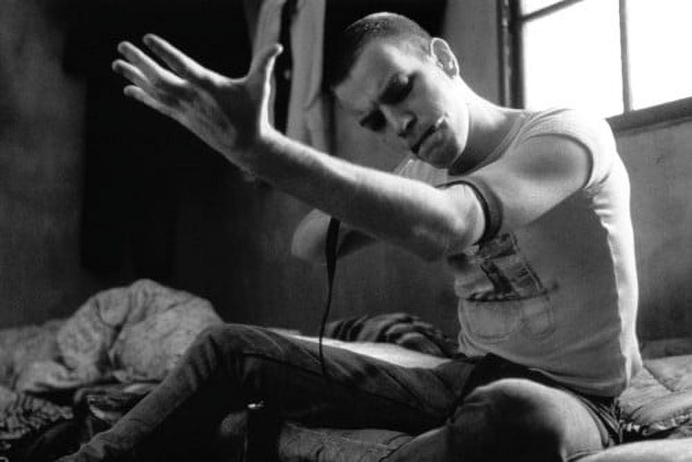 Ewan McGregor in Trainspotting shooting up in squalid bedsit 24x36 ...