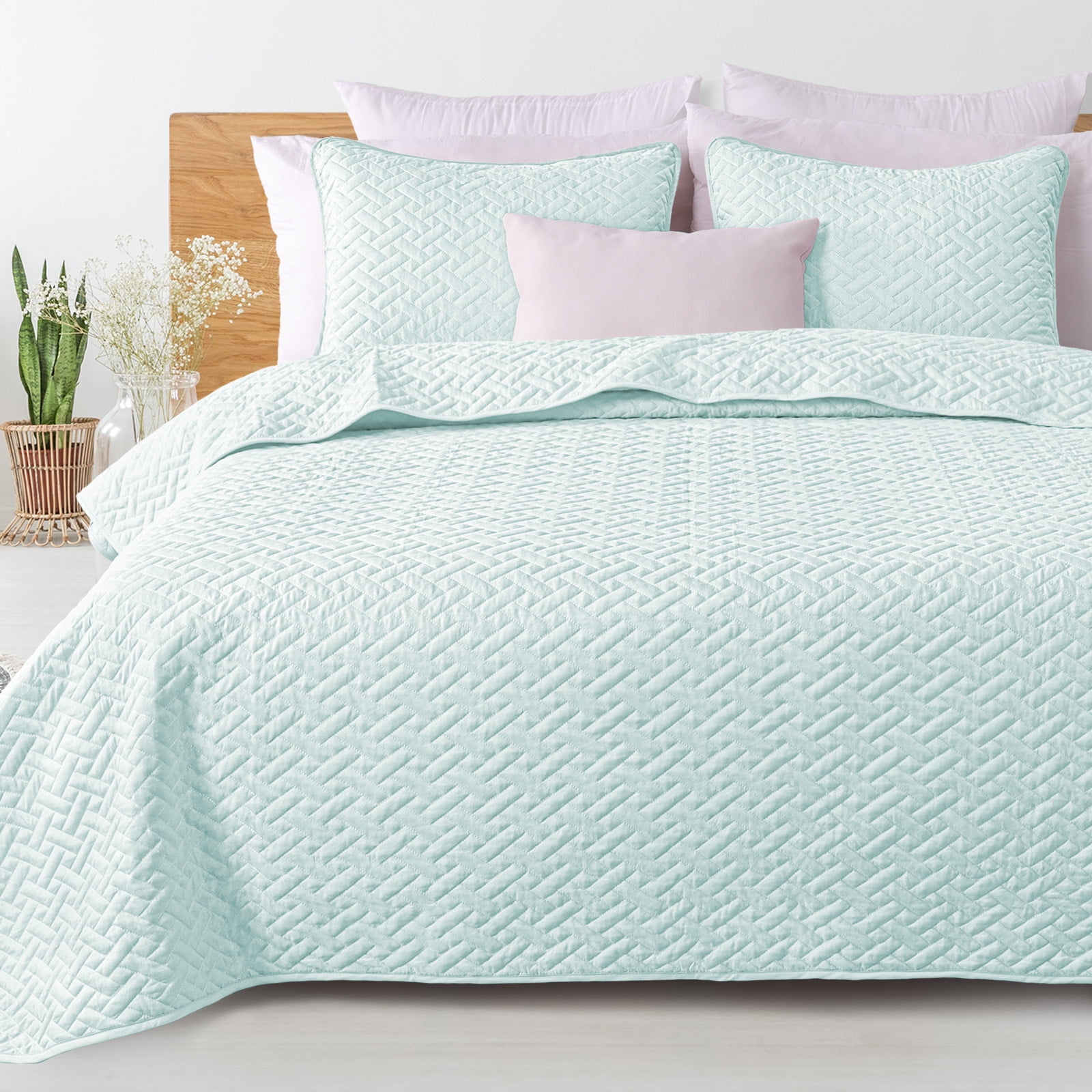 Exclusivo Mezcla Twin Size Quilt Set, 2-Piece with Pillow Sham, Spa ...