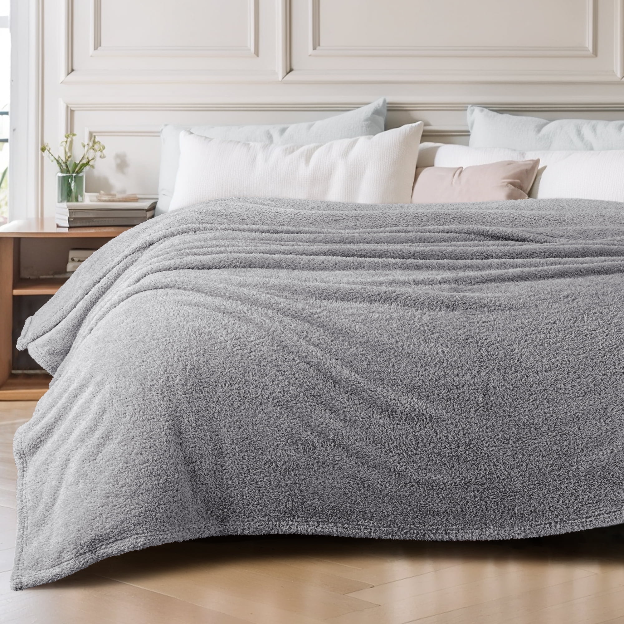 Exclusivo Mezcla Fuzzy Fleece Bed Blanket, Lightweight Fluffy Solid ...