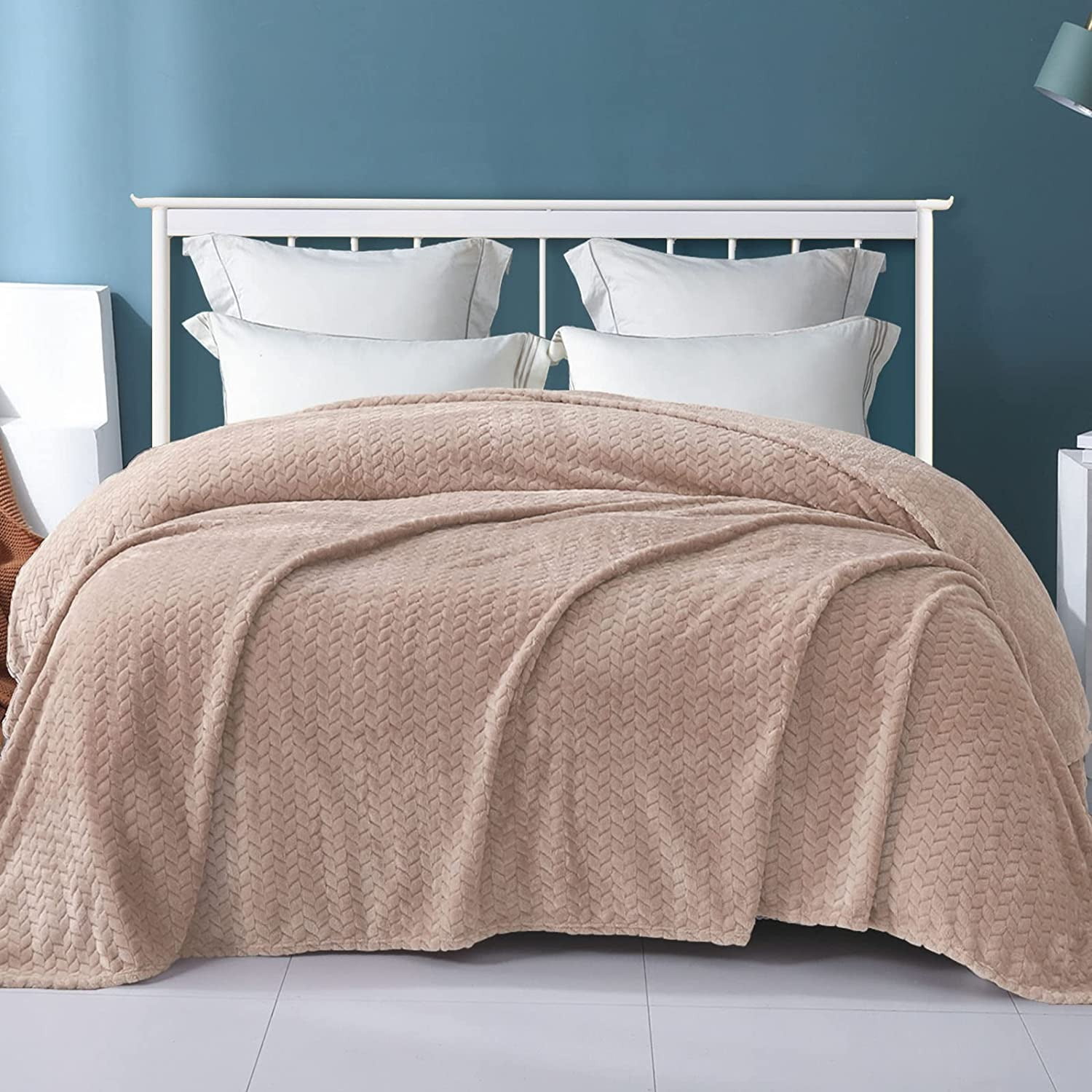 Exclusivo Mezcla King Size Flannel Fleece Blanket, 90x104 Inches ...