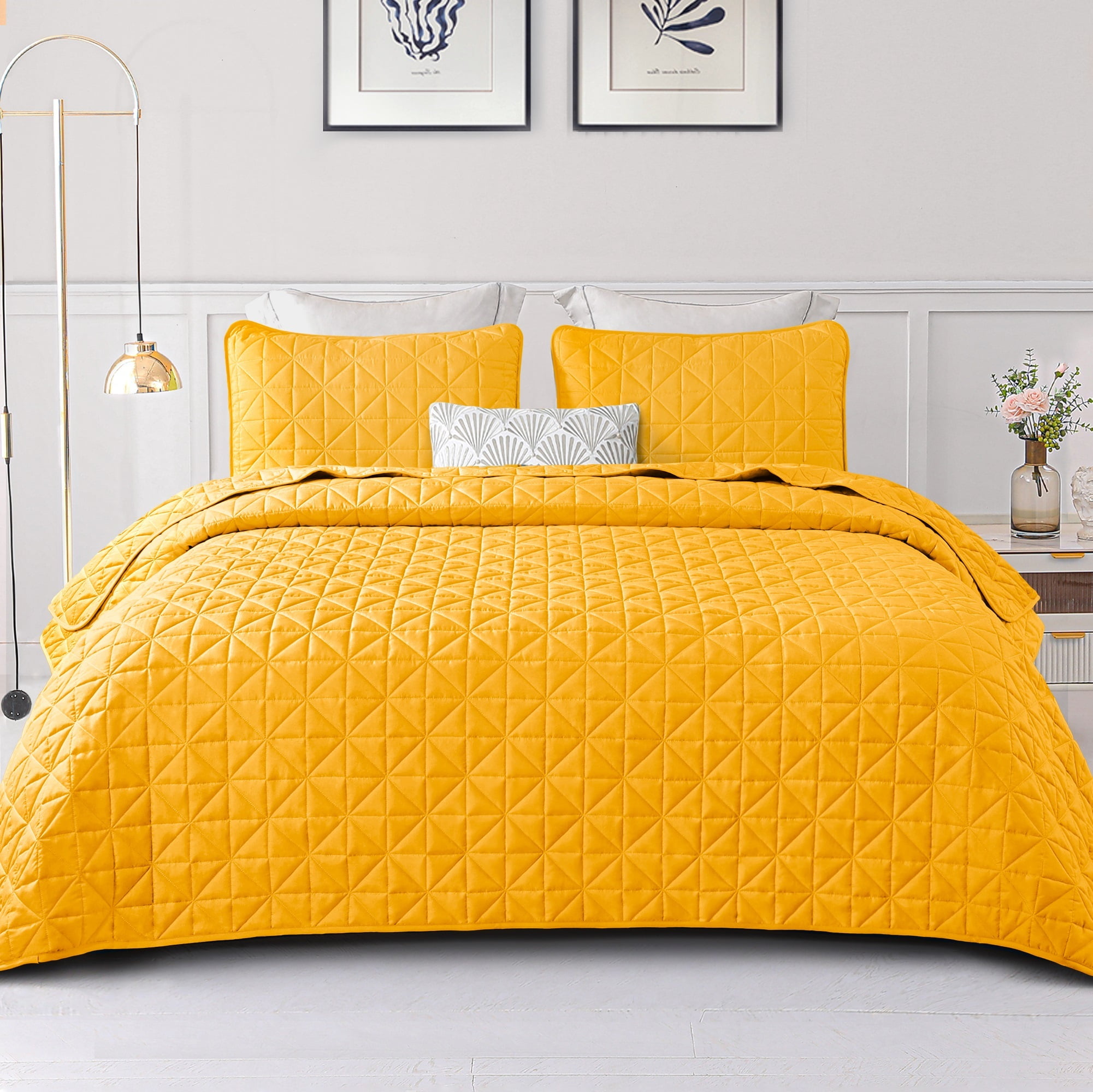 Exclusivo Mezcla Lightweight King Quilt Set - Soft Yellow, Geometric ...