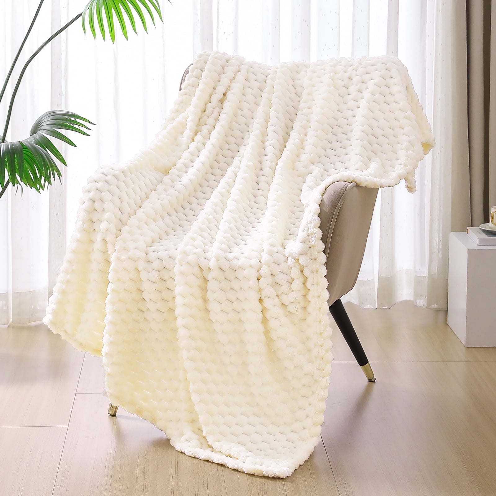 Exclusivo Mezcla Large Fleece Throw Blanket, 50x70 Inches, Lightweight, Stylish Jacquard, Off ...