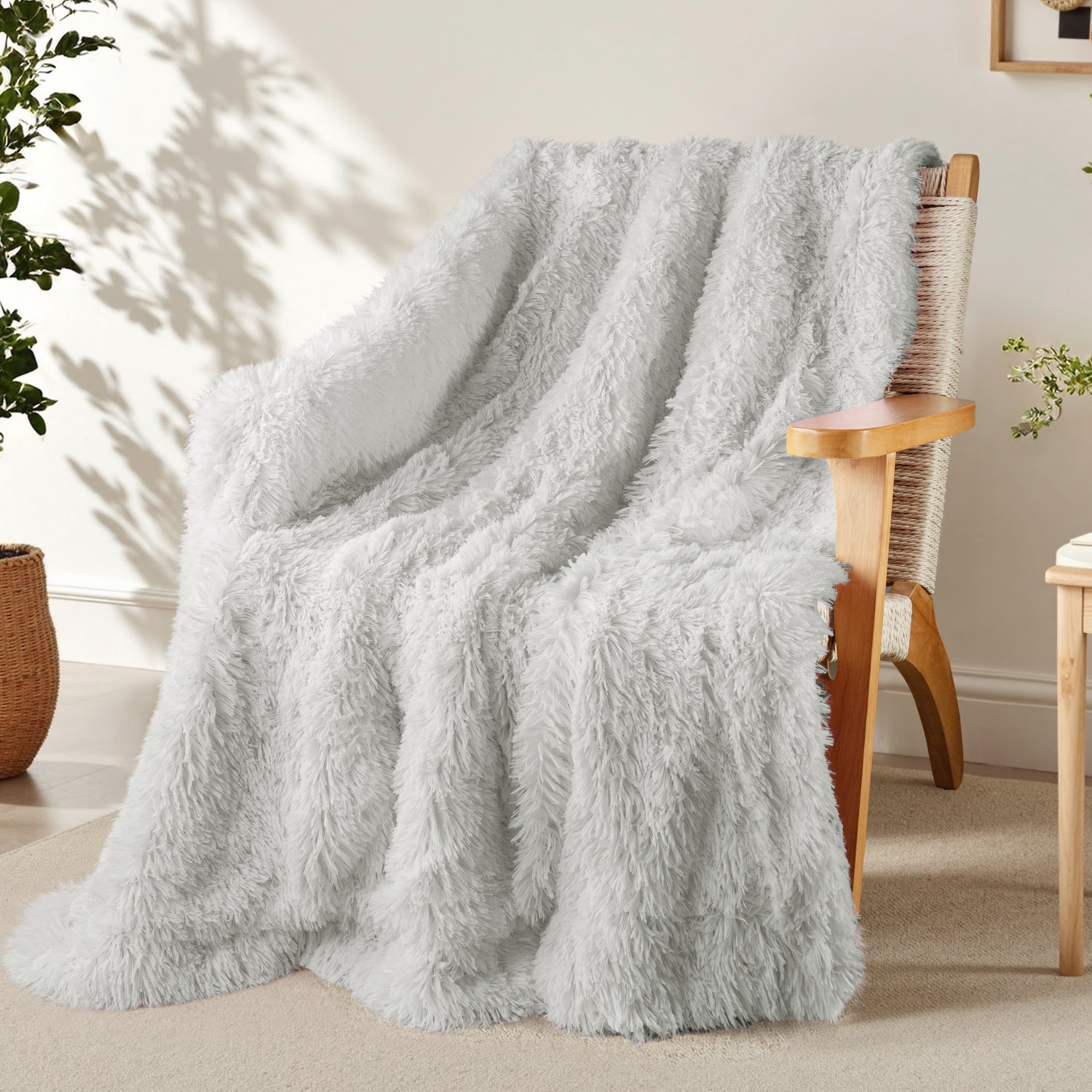 Exclusivo Mezcla Fuzzy Faux Fur Throw Blanket, Reversible Shaggy Sherpa ...