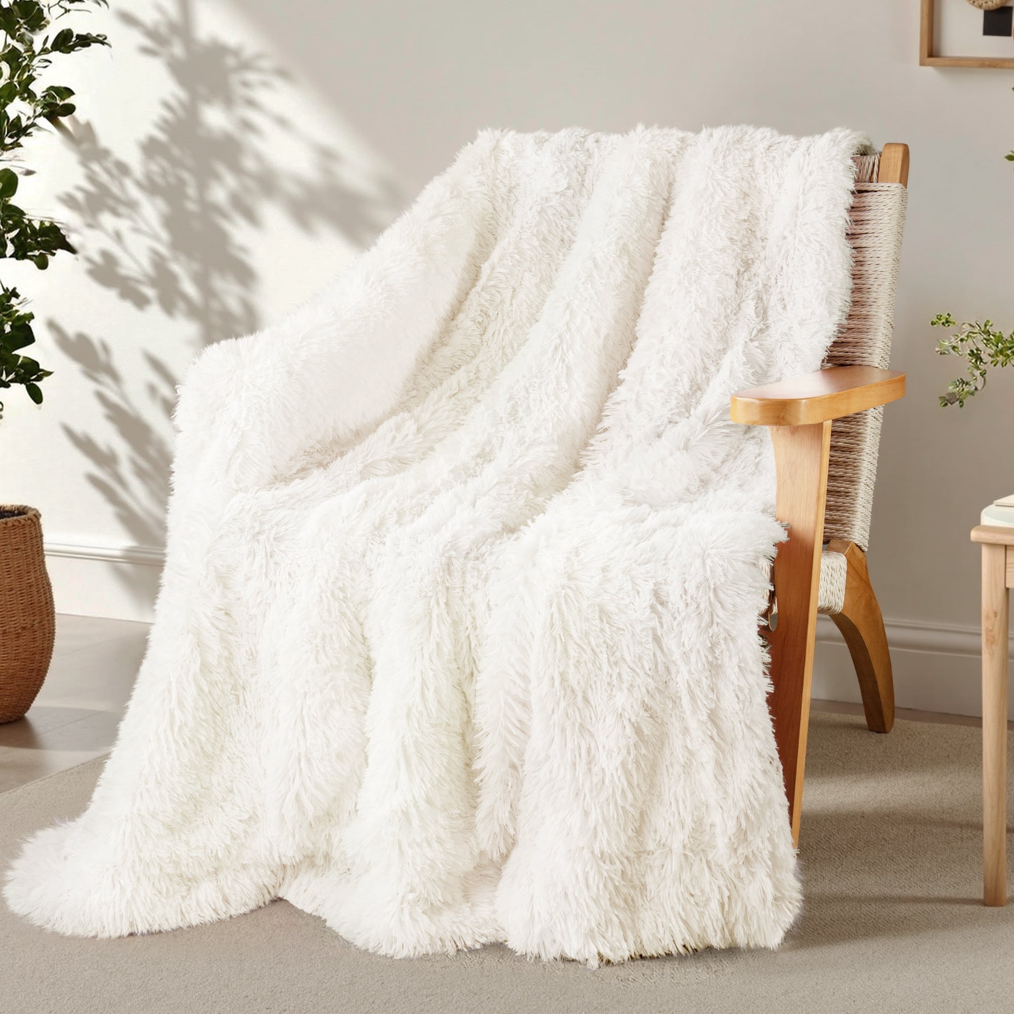 Exclusivo Mezcla Fuzzy Faux Fur Throw Blanket, Reversible Shaggy Sherpa ...